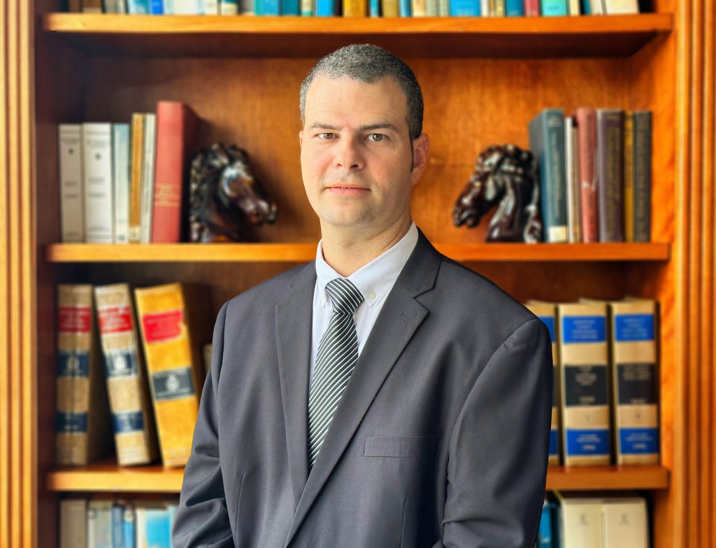 Abogados – Robles & Robles – Attorneys at Law